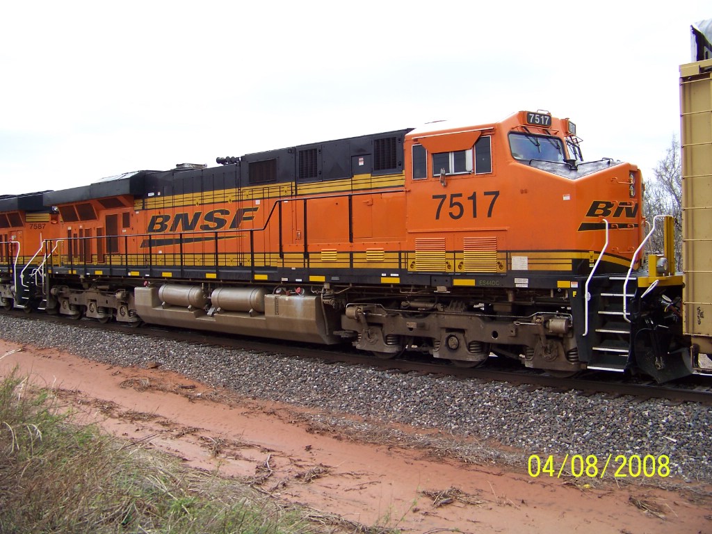 BNSF ES44DC 7517